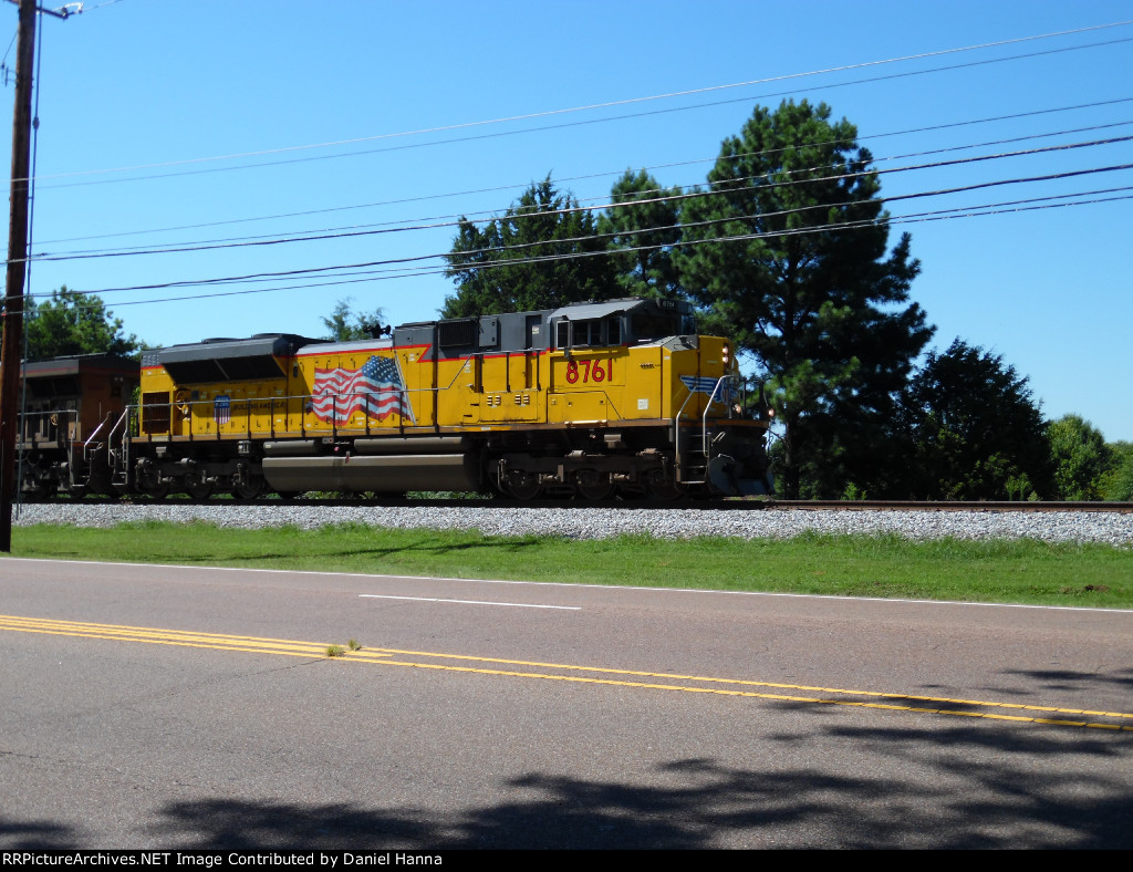 UP 8761 leads NS 17Z west at MP 536